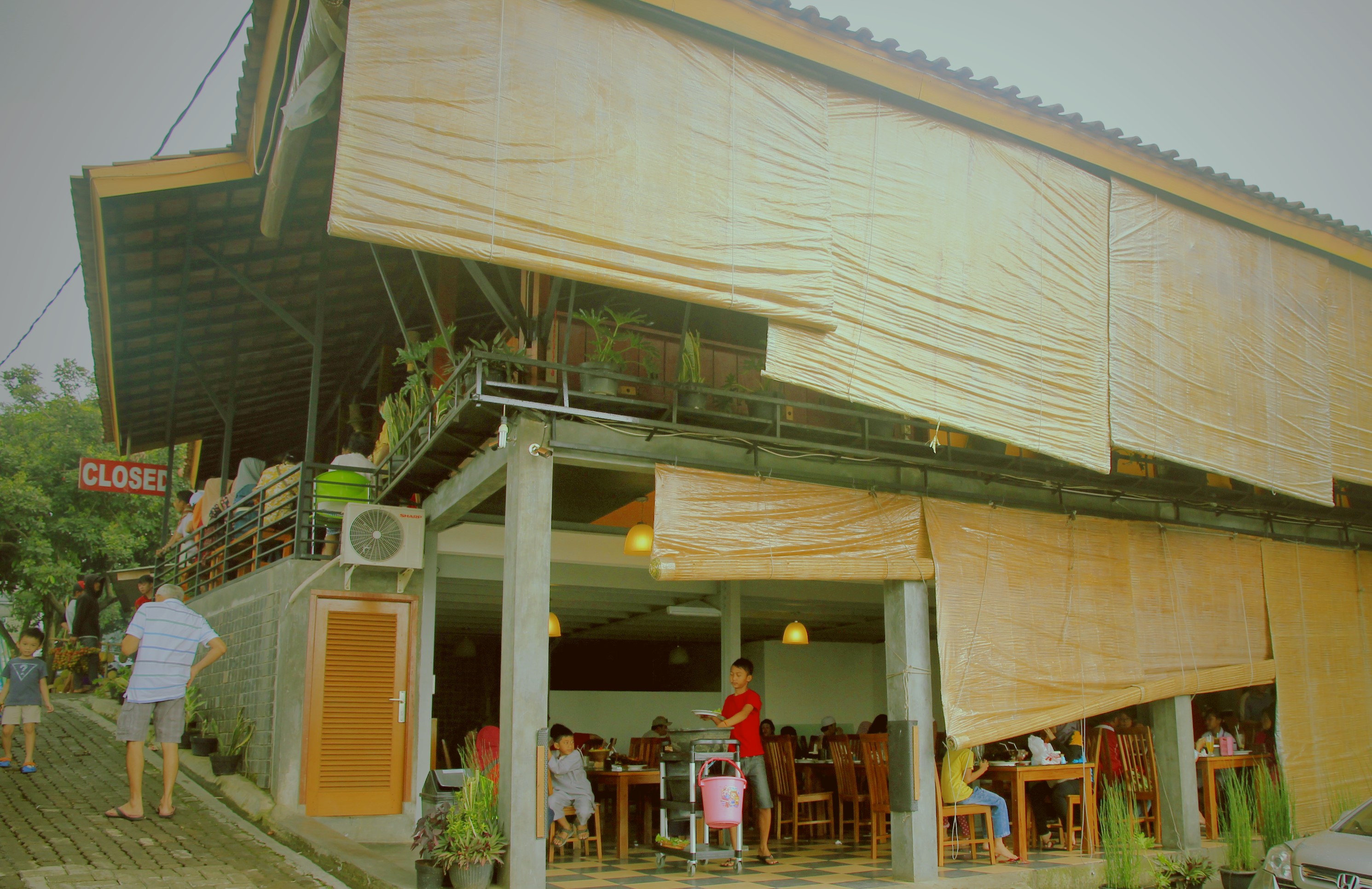 Ikan Bakar dalam Bambu Karimata dan Pasar Apung Sentul City – Untold ...